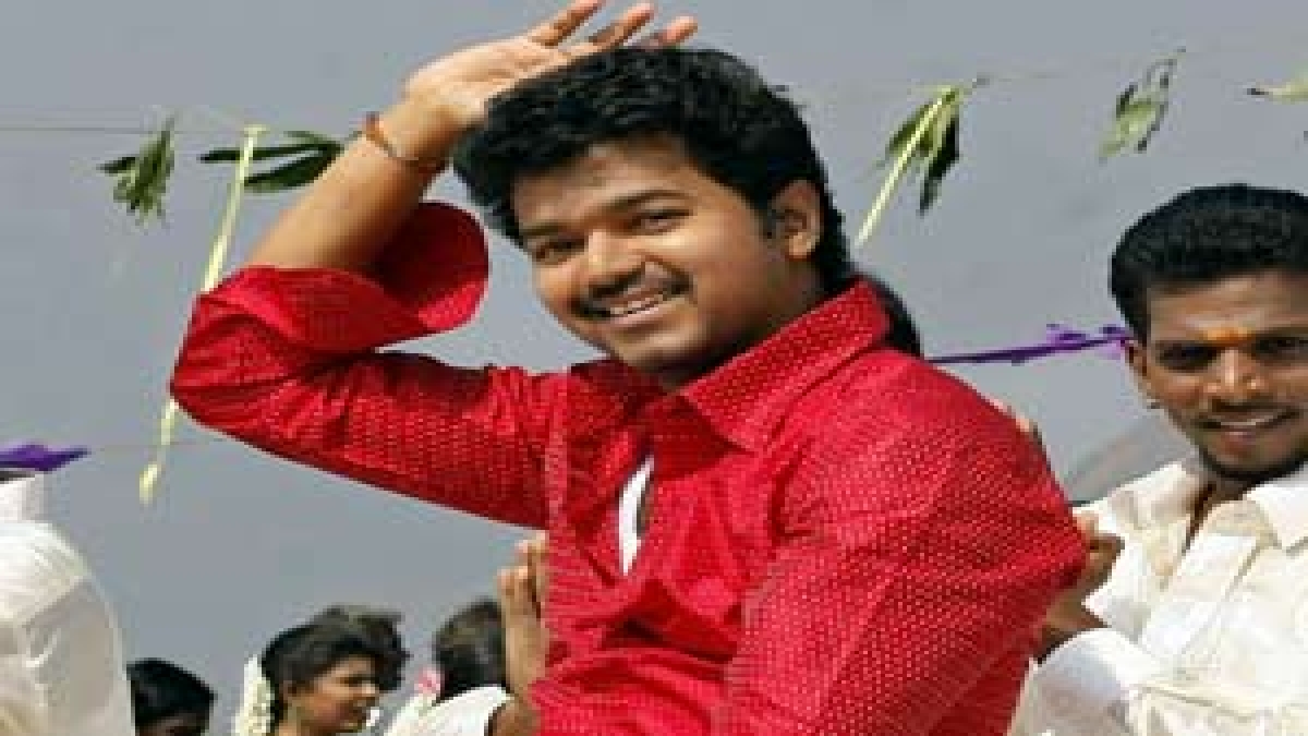 Vijay, Velayudham Review, Genelia, Hansika, M Raja, വിജയ്, വേലായുധം ...