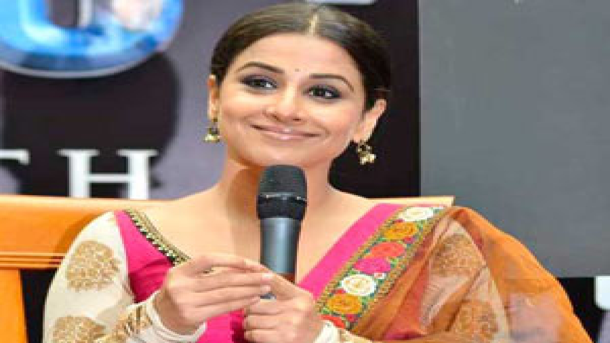 vidya balan, Arrival Chuttika Nakshathram, Mammootty, Prithviraj, Amal ...