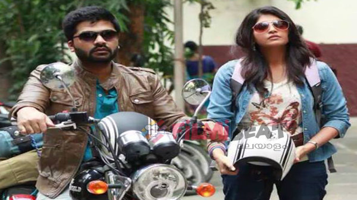 Shooting still from Manjima Mohan's first Tamil film Acham Enbathu ...