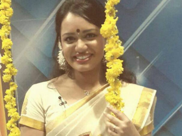 singer jyotsna gives birth to baby boy - Malayalam Filmibeat