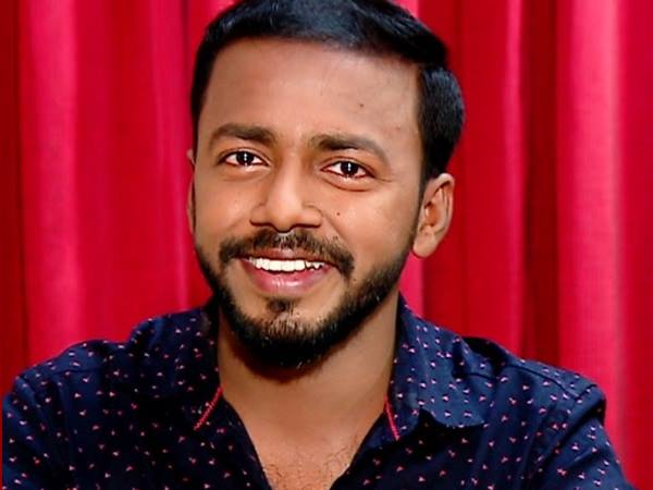 Vishnu Unnikrishnan's first facebook live - Malayalam Filmibeat