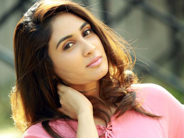 Mammootty Or Dulquer Salmaan; What Deepti Sati's answer - Malayalam ...