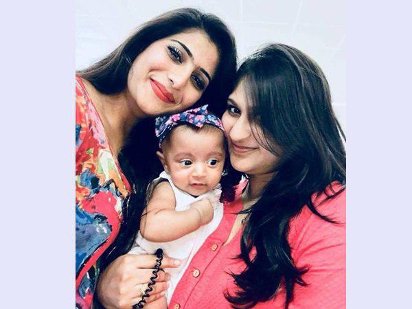 Neha Saxena with Asif Ali's family. Photos getting viral in social ...