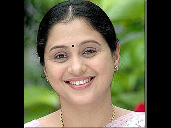 Actress Devayani makes her comeback to Mollywood - Malayalam Filmibeat