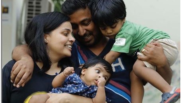 vineeth sreenivasan Posted A Family Picture | വിനീത് ശ്രീനിവാസന്റെയും ...