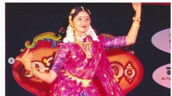 divya unni shares a throwback picture with actor indrans - Malayalam ...