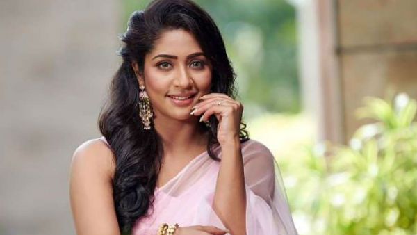 Navya Nair Opens Up About Her Mood Swings Says She Is Over Sensitive ...